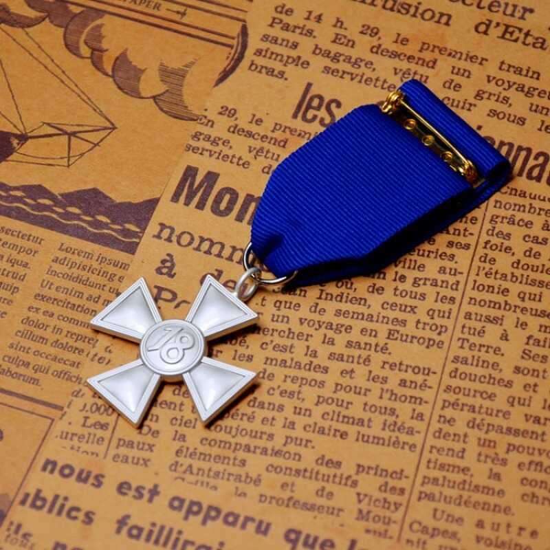 Service Prussian Iron Cross Emblem Gold Medal of Honor Chest Copy ...