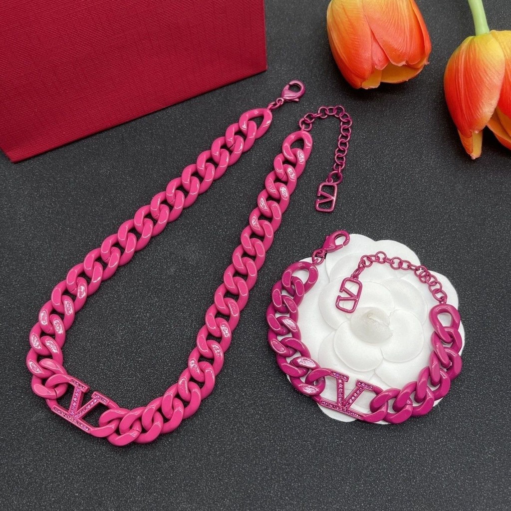 Valentino 2025 V Letter Texture Light Luxury Chain Pink Chain Necklace ...