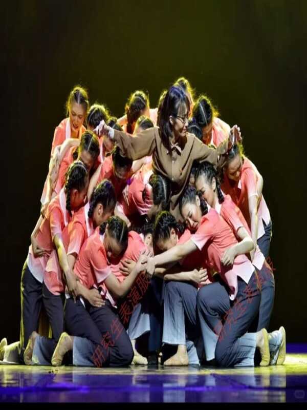 Dance, Group My Mother's Name Is Guimei, Stage Costume, Cher's Day ...
