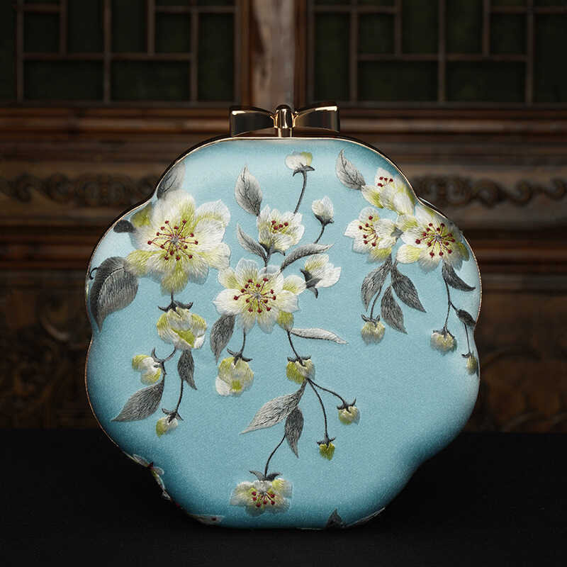 3A The Design Made By Hand In Embryo 2023 Is A New Cross-Body Female ...