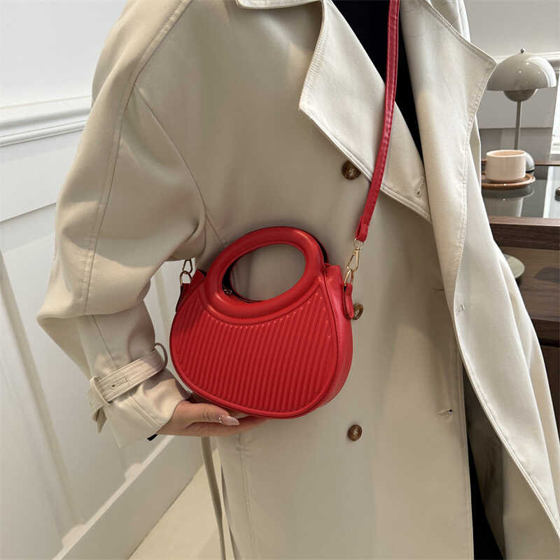 Young People Themselves Use Instagram 2024 With New Multiple Shoulders ...