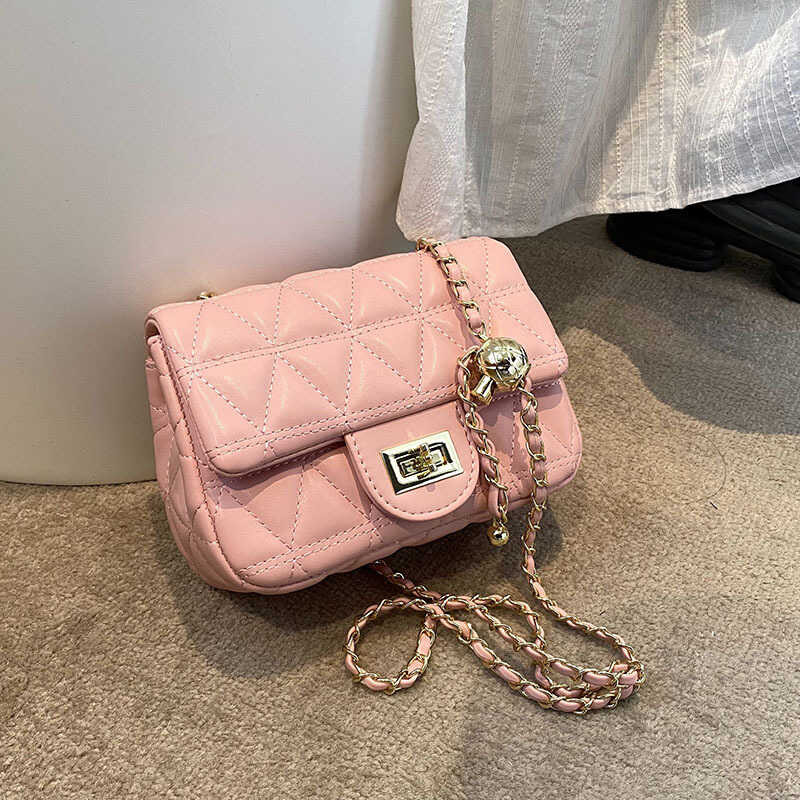 79 Pink Kuwadrado Para Sa Mga Kababaihan 2023 Bagong Trend, Tagsibol At ...