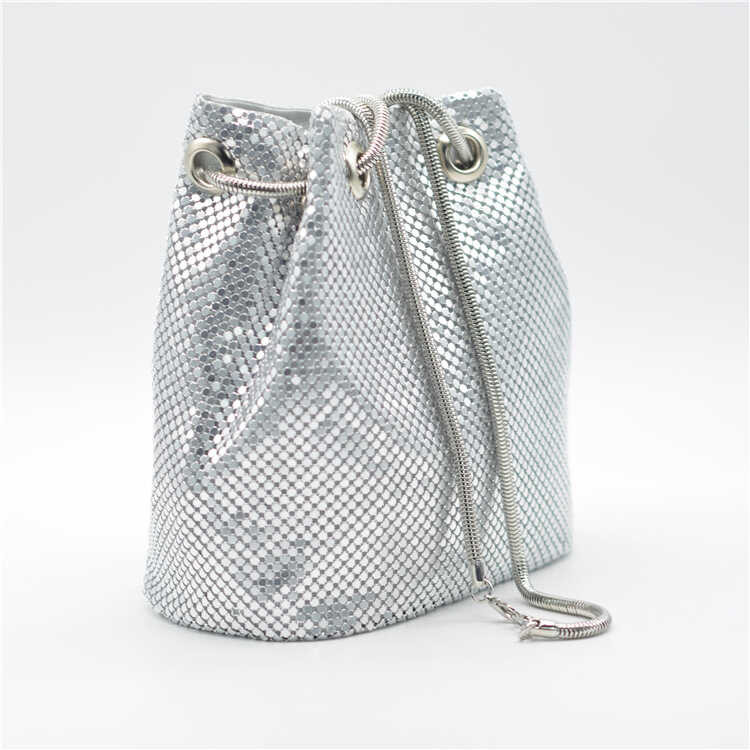 Fashionable one shoulder diagonal cross silver aluminum sequin bucket dinner bag para sa mga ...