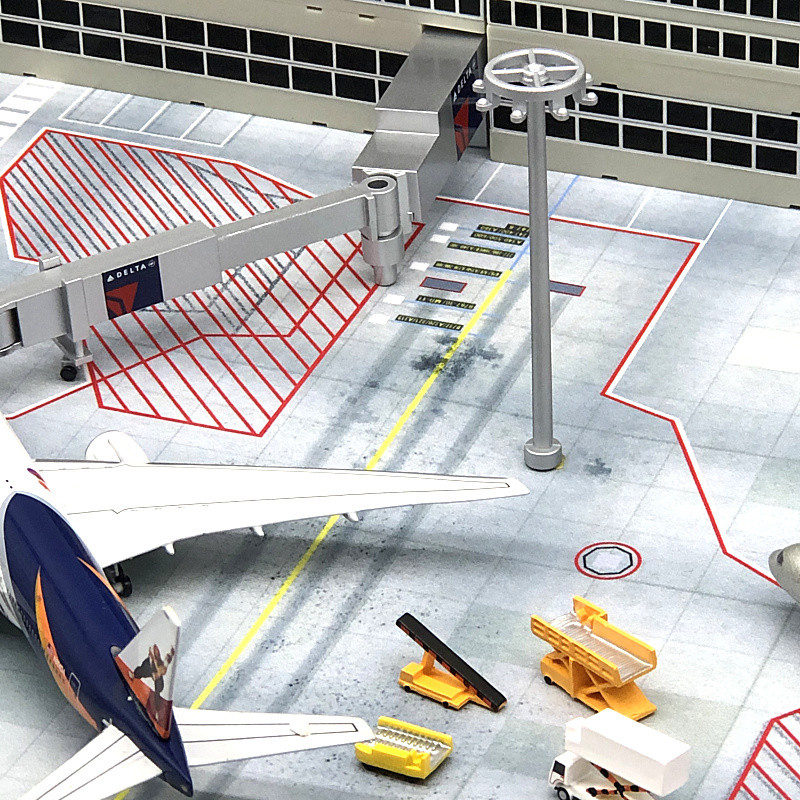 Scale 1/400 Airport Ground Support Vehicle Covered Bridge Command Tower ...