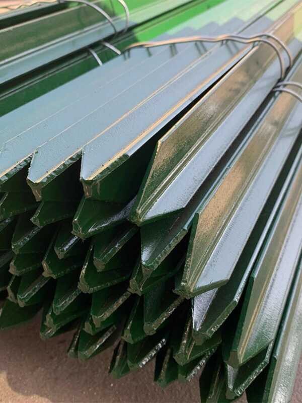Fence triangular wire mesh solid pile proof with the piercing of steel ...