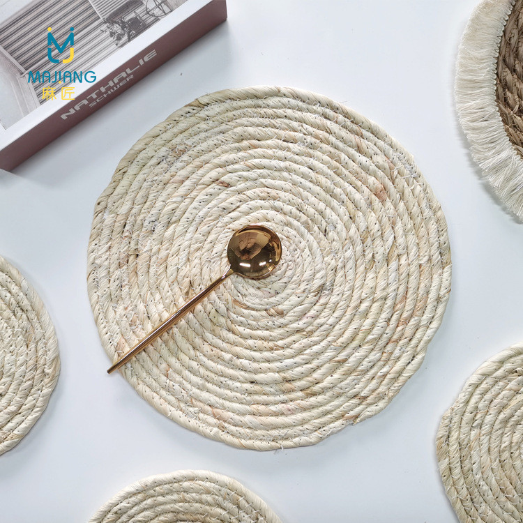 Simple Straw And Corn Husk Woven Placemat, Round Thick Insulated Clay ...