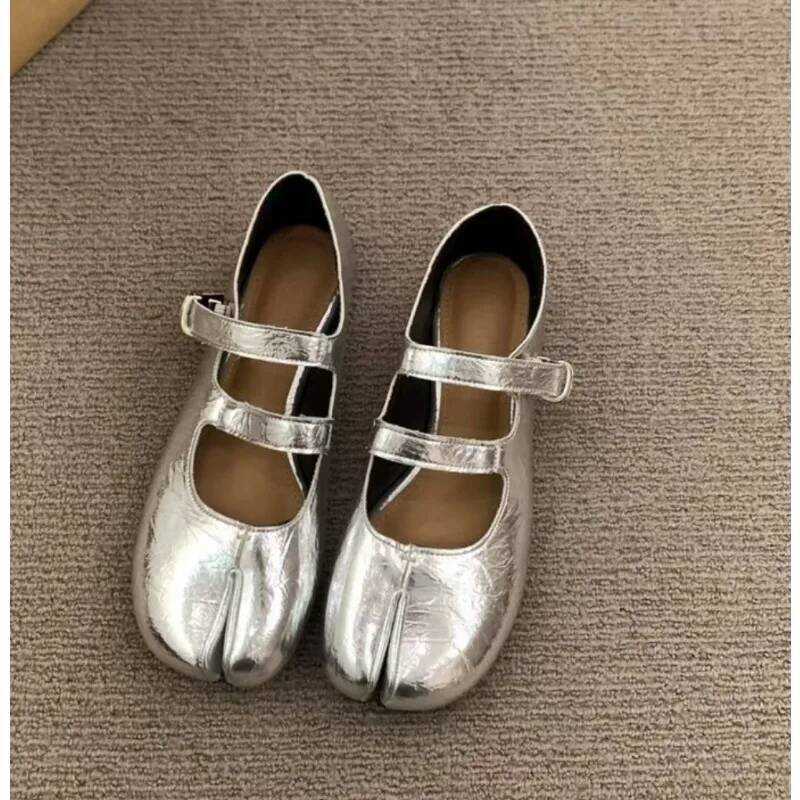 Split Novelty Toe Flat Shoes Woman Leather Mary Jane Shoes Japanese ...