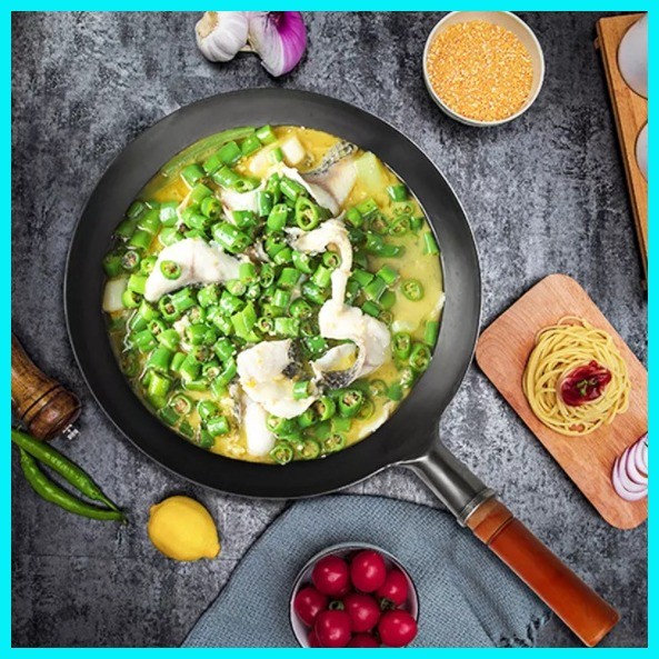 Household black carbon steel Frying pan Non-stick surface wear ...