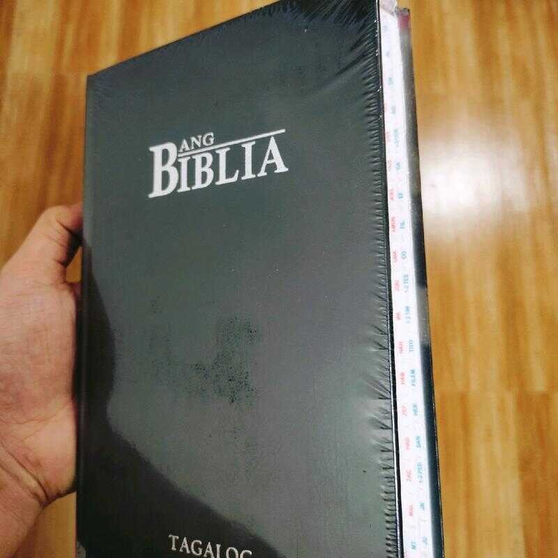 LARGE TAGALOG HOLY BIBLE - ANG BIBLIA LUMA AT BAGONG TIPAN OF 1982 BIG ...