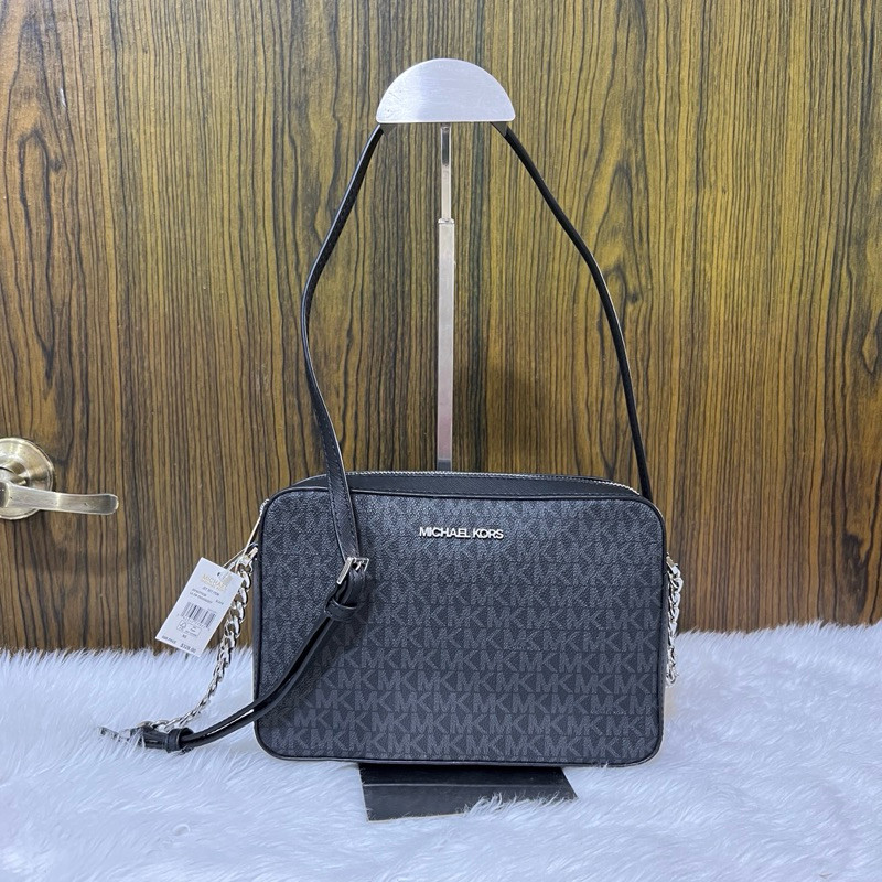 Michael Kors Camera Bag C and A closet online boutique | Shopee Philippines