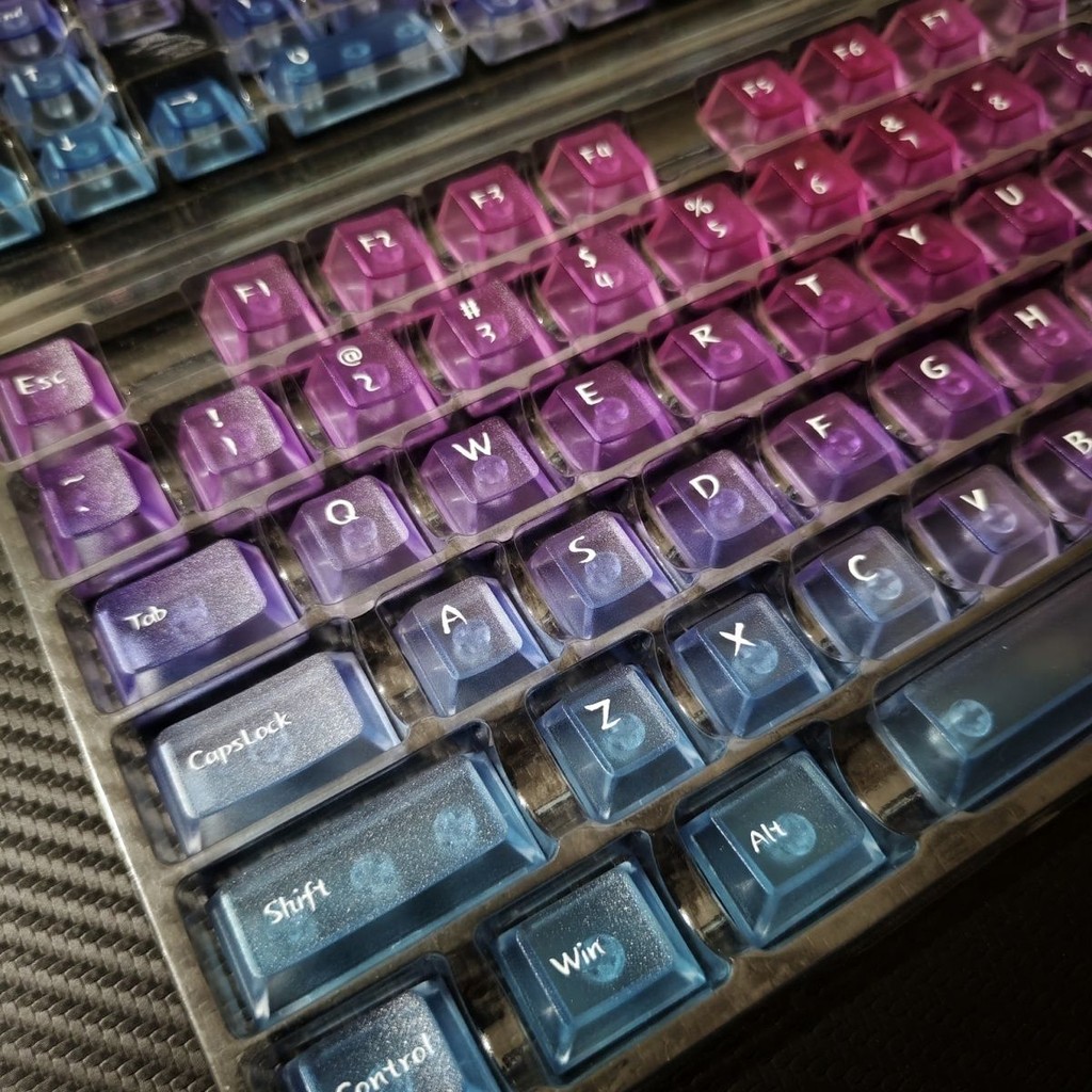 PC Gradiant Foggy Transparent Rainbow Gradient PC Keycap Magnetic ...