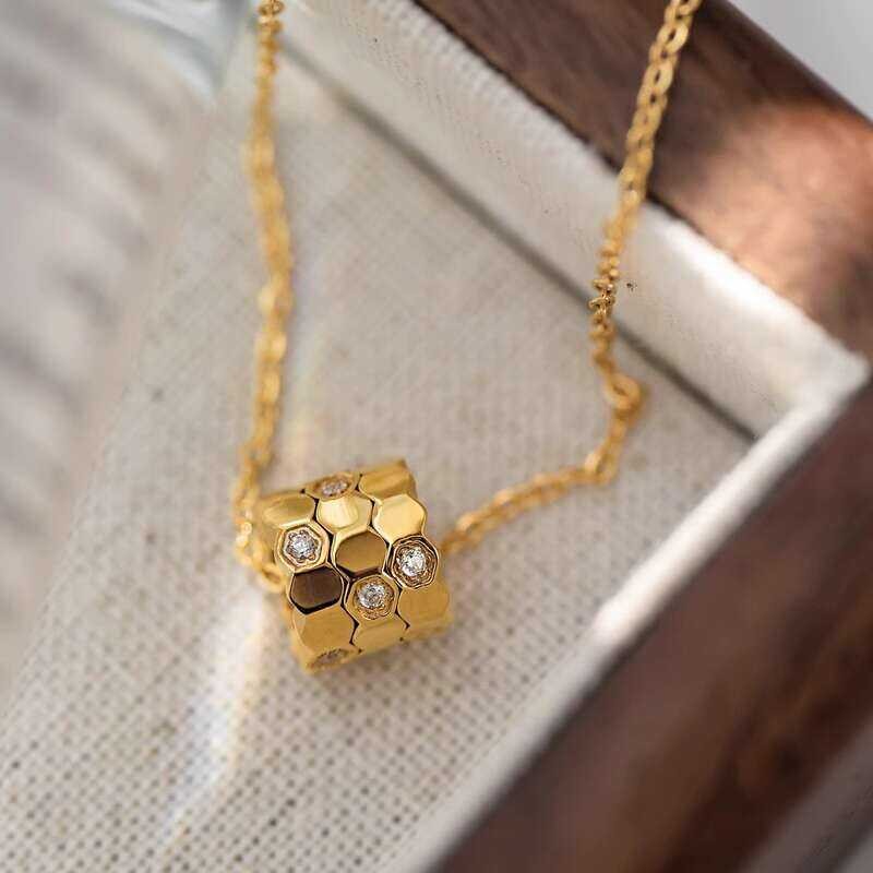 ♣ Light High-End Niche Gold Honeycomb Micro-Inlaid Slim Waist Necklace ...