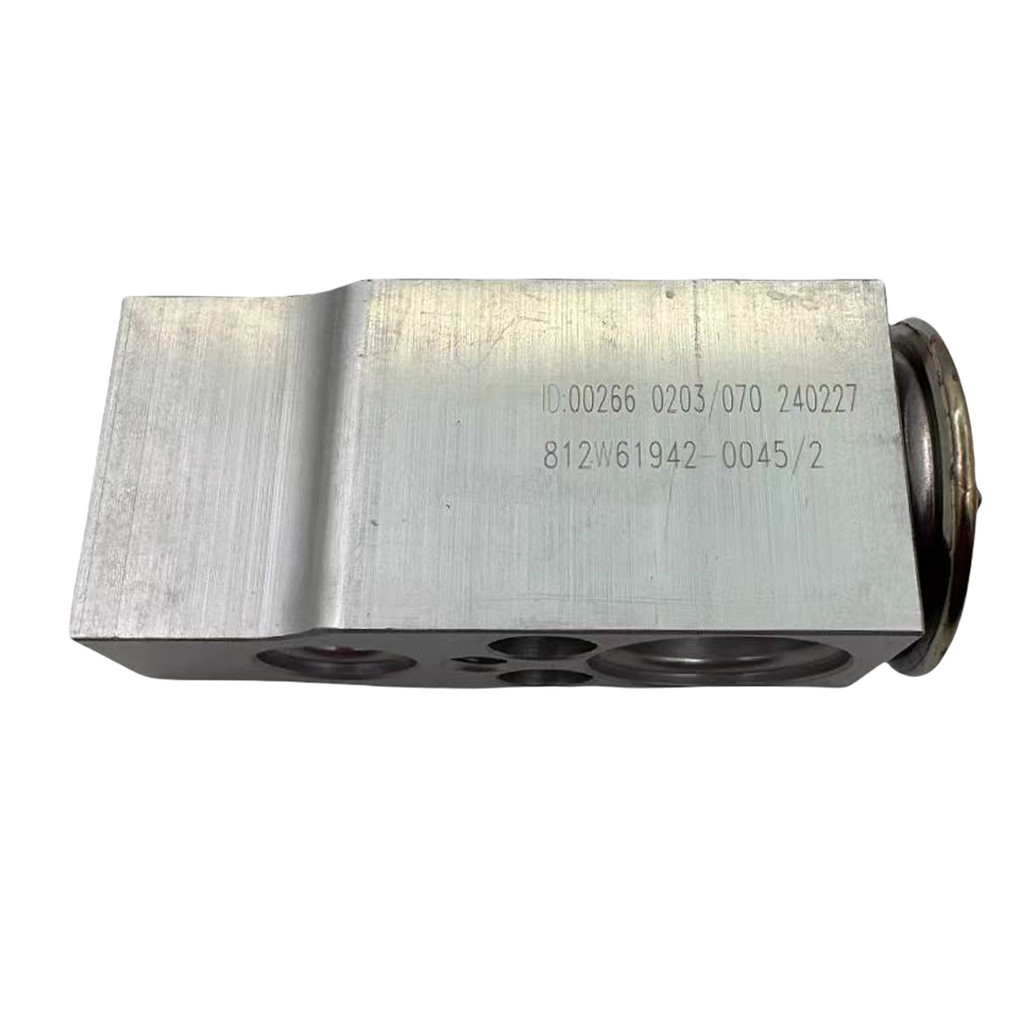 Applicable to Sinotruk Shandeka HOWO A7 TX air conditioner evaporator ...