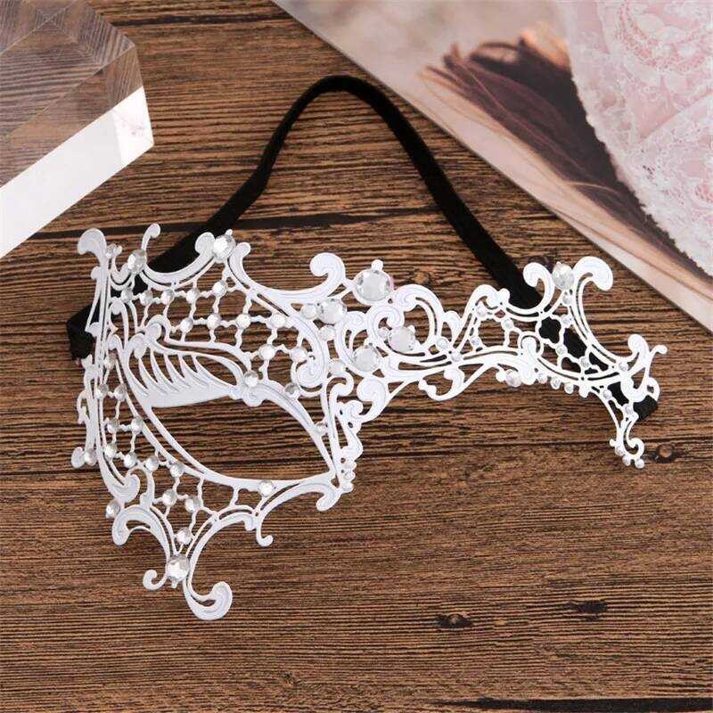 Sexy Masquerade Mas Halloween One Eyed Rhinestone Half Face Mas Cosplay ...