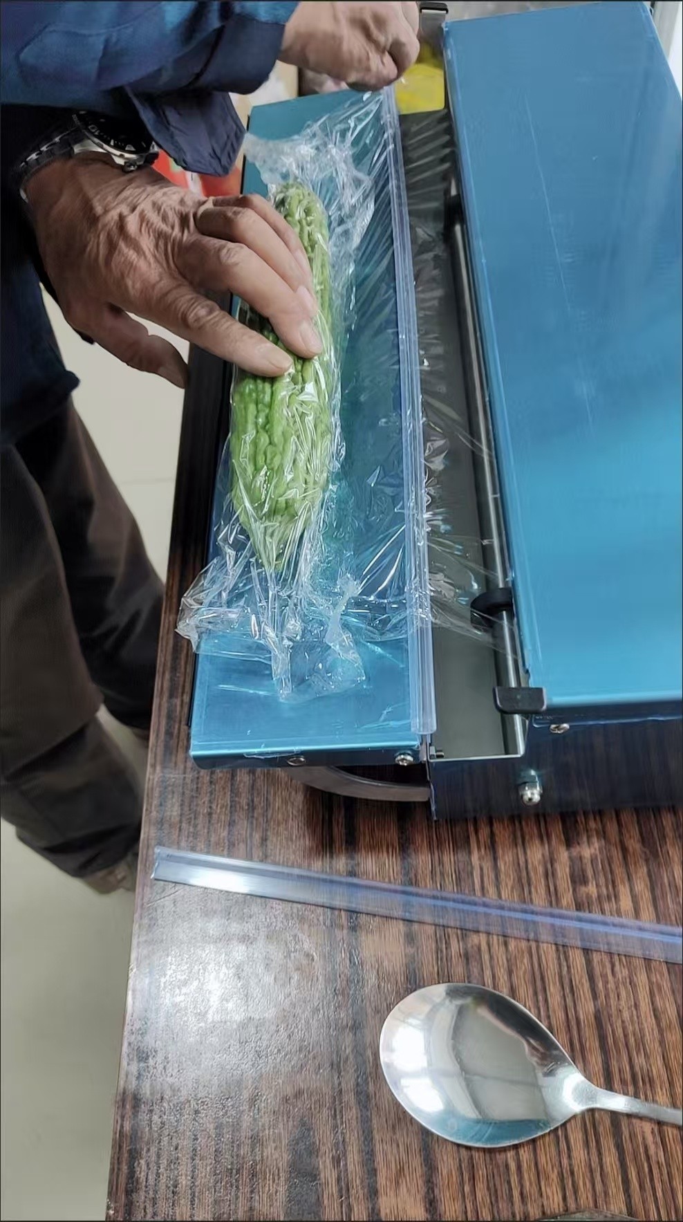 Stainless Cling wrap Cutter Machine for Supermarket/Food Packaging ...