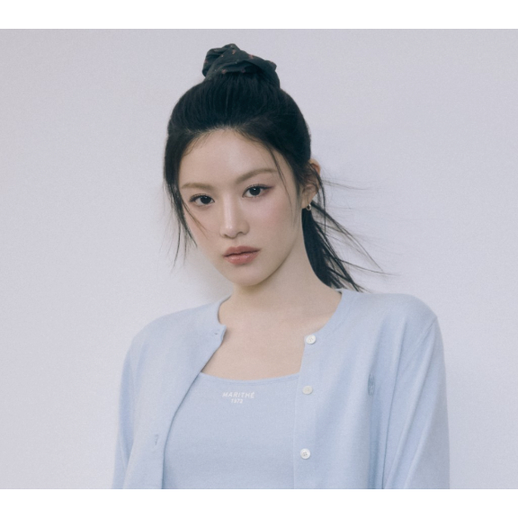 [GO YOUN JUNG COLLAB] MARITHE Classic Logo Flower Hair Scrunchie Black | Shopee Philippines