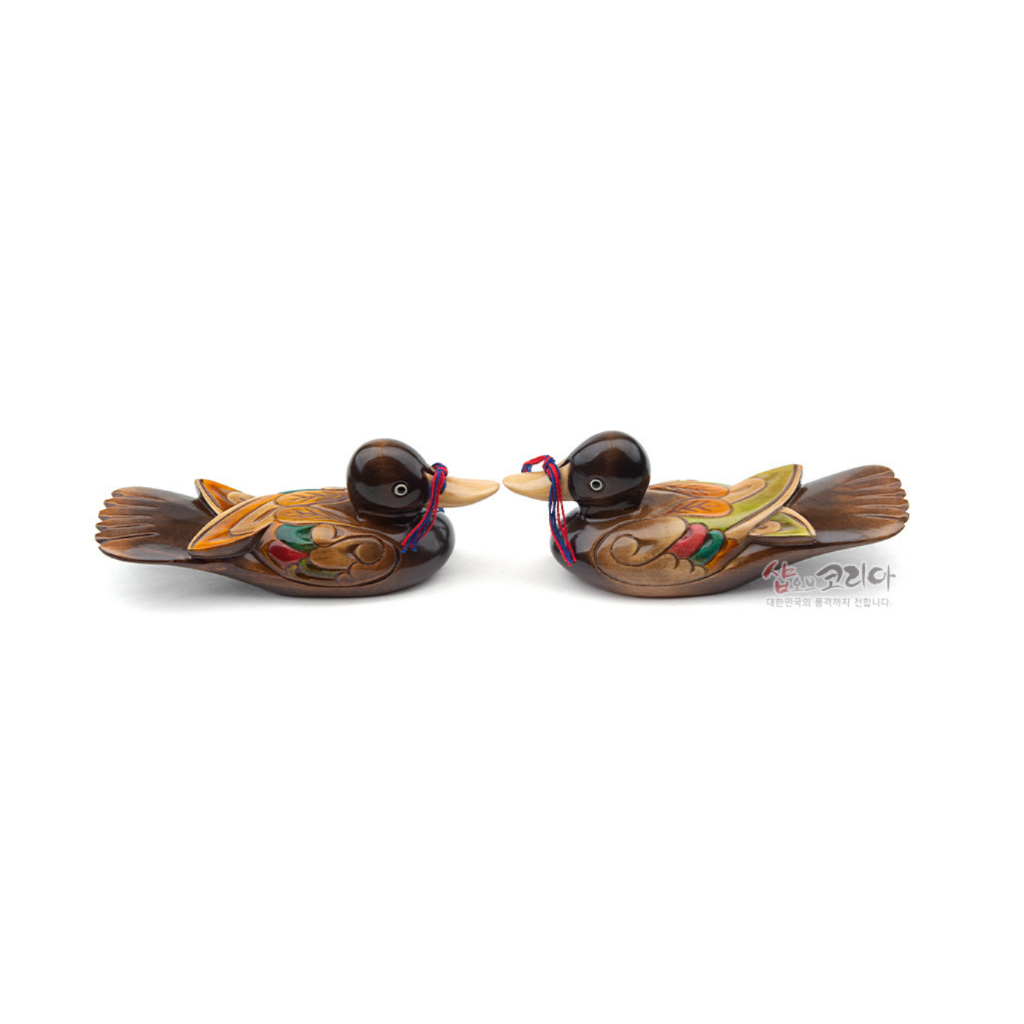 Traditional Korean Wooden Mandarin Duck Couple (Overlapping Wings ...