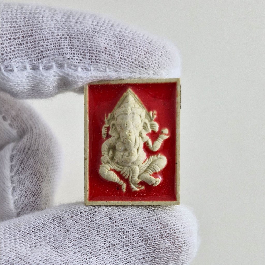Longya Phra Pikanet lang brass Thep Jamlang. Roon Song Nam BE2557 ...