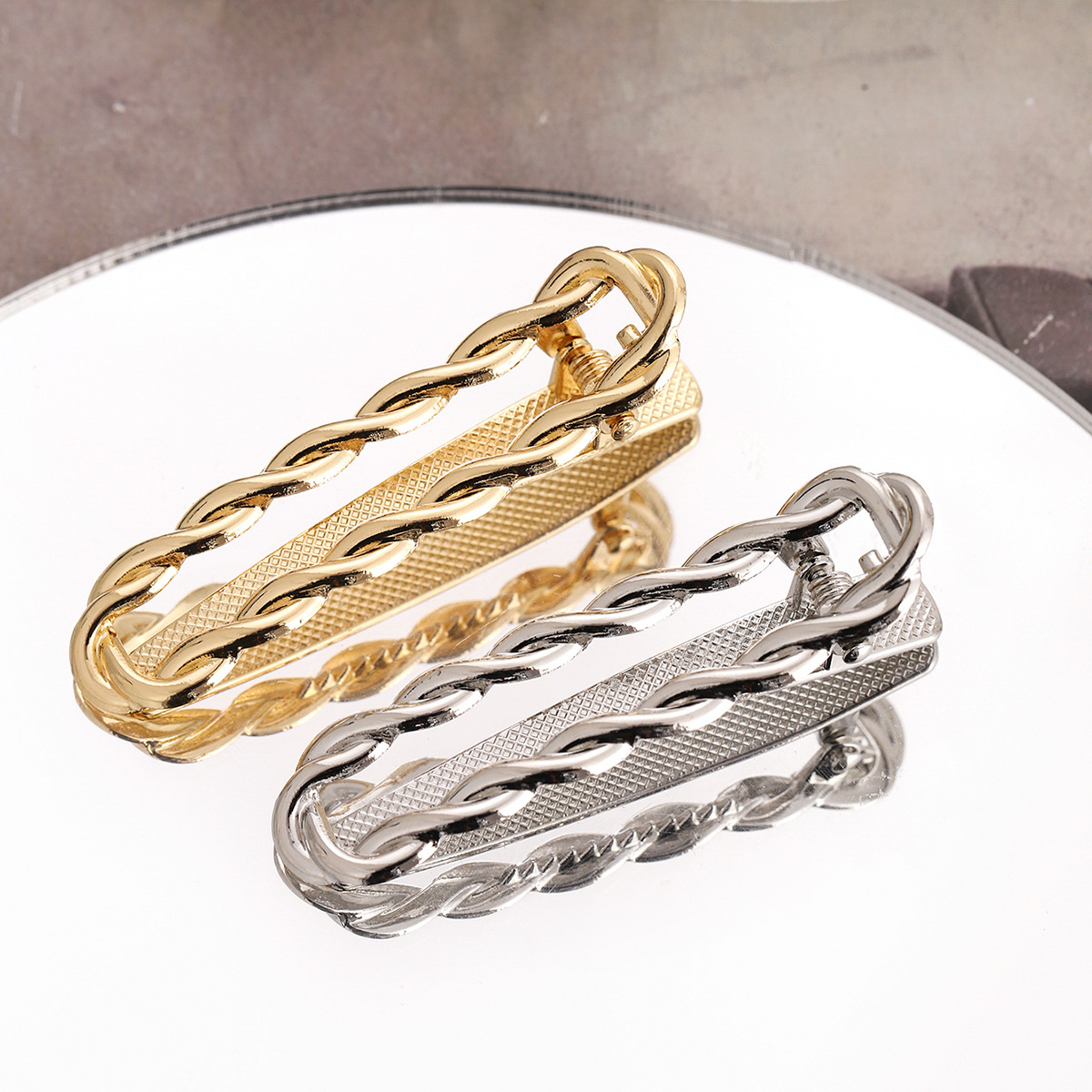 2024 New Style Cool Style Twist Metal Hair Clip Geometric Square ...