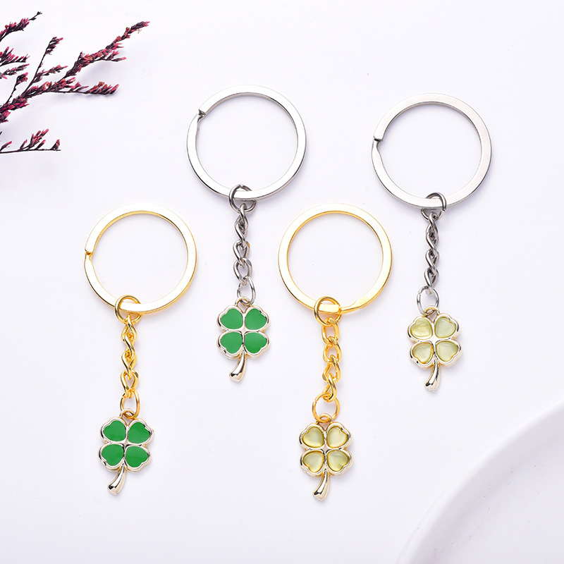 Creative four-leaf clover alloy keychain pendant wholesale girlfriends ...