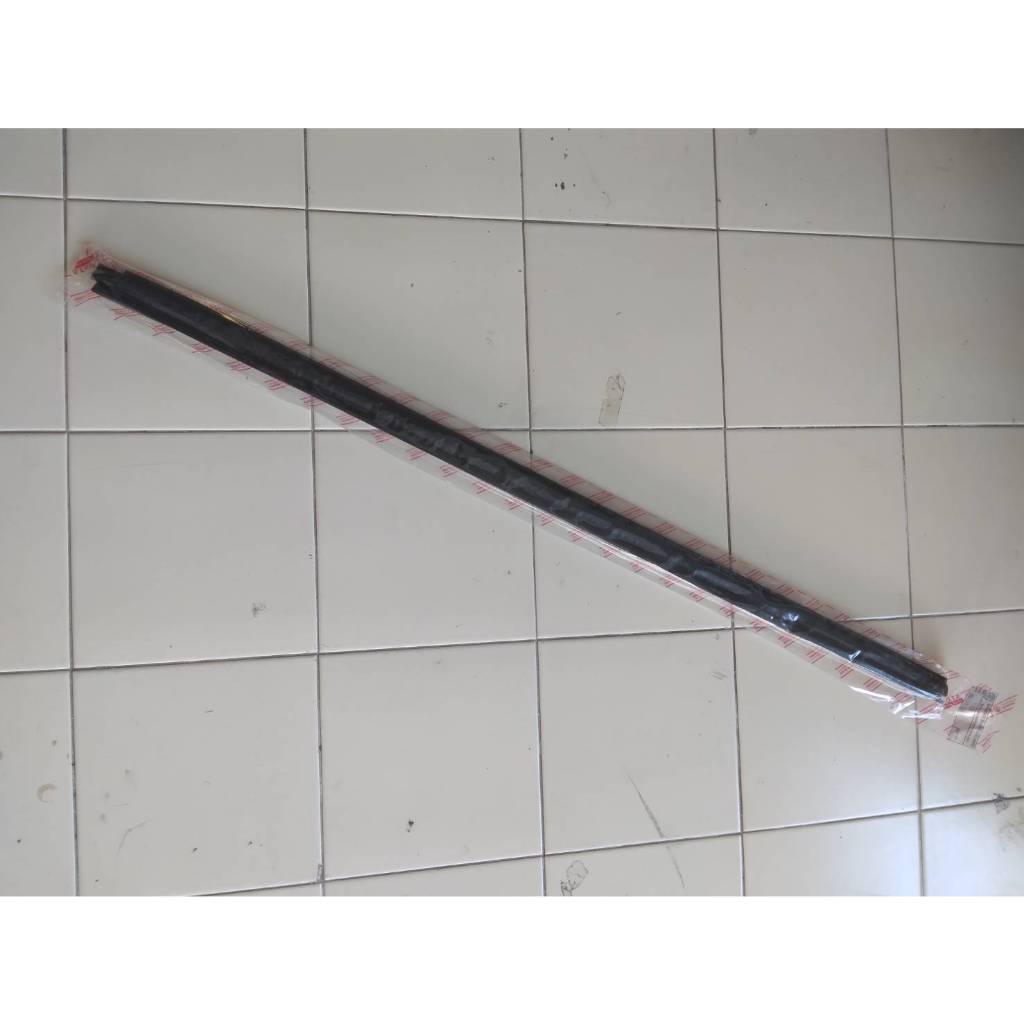 Door Glass Moulding Black AE111 EE111 AE110 AE112 Outer 4 Water Rubber ...