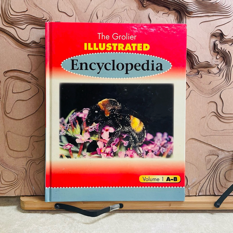 C* The Grolier ILLUSTRATED Encyclopedia Volume 1 A-B | Shopee Philippines