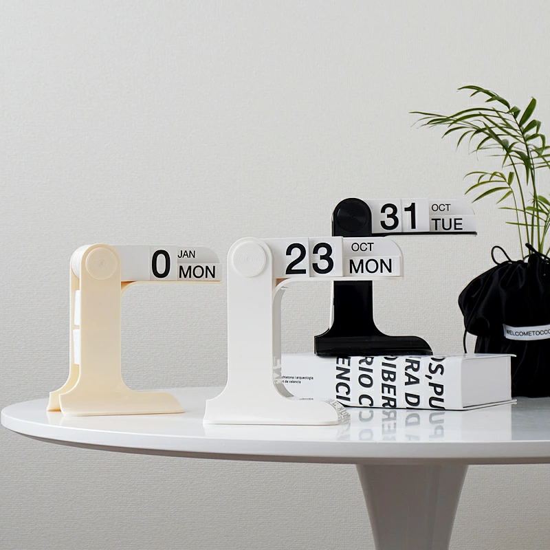 Desk Calendar Is Used Every Year There Are 3 Colors To Choose From ...