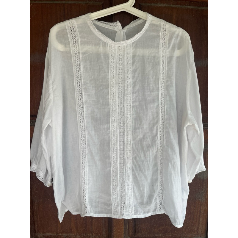 White Linen Clothes Walking Lines With Lace At The Neck The Chest Of ...