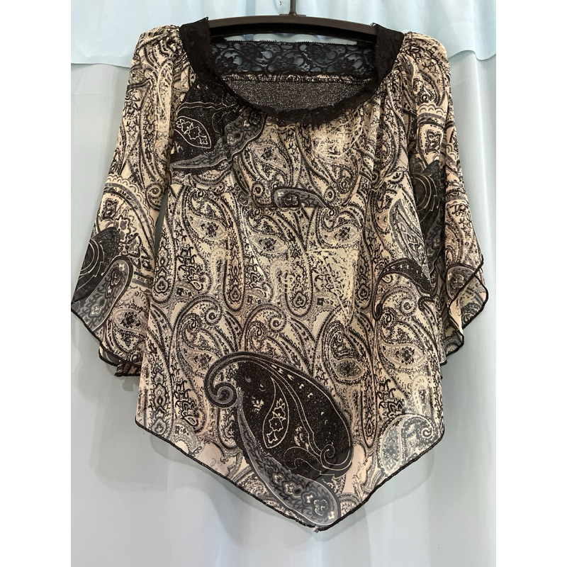 White Black Glittery Collar Ruffled Sleeves Triangular Trim Lining With ...