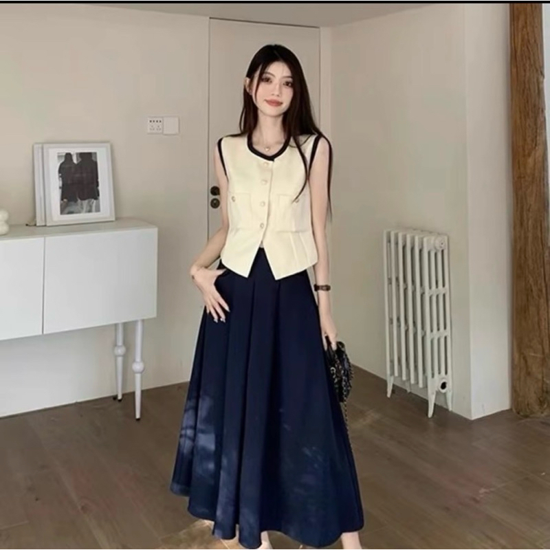Tweet Clothes Comes With A Chanel Color Skirt That Is Worn And Has ...
