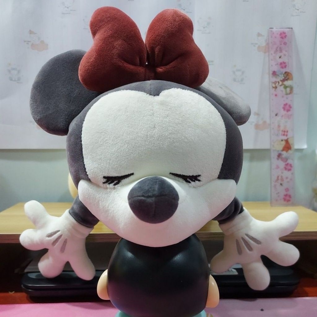 LIV HEART Disney Mochi Hug (With tags)/ Minnie Mouse Doll Hugging ...