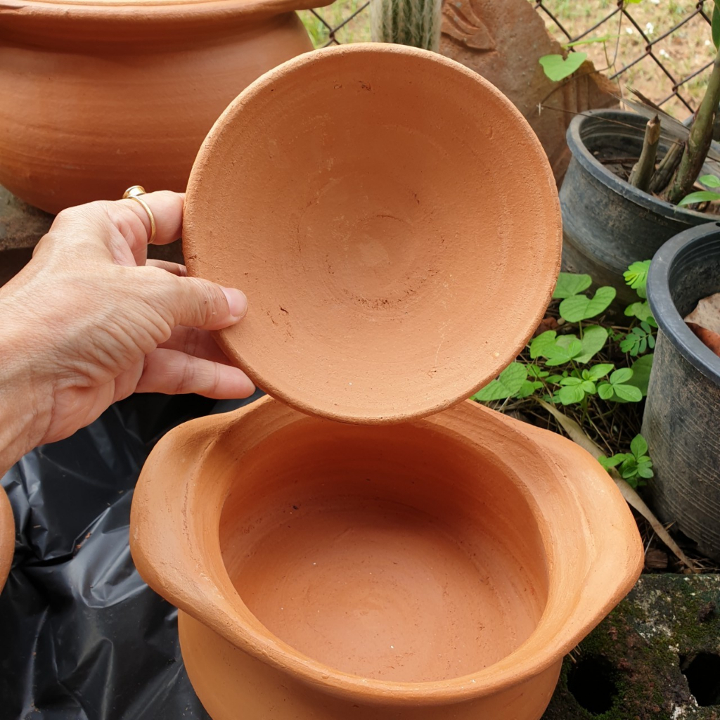 A 9-Inch Wide Clay Pot Measured In Including The Ears Can Hold 2 Liters ...