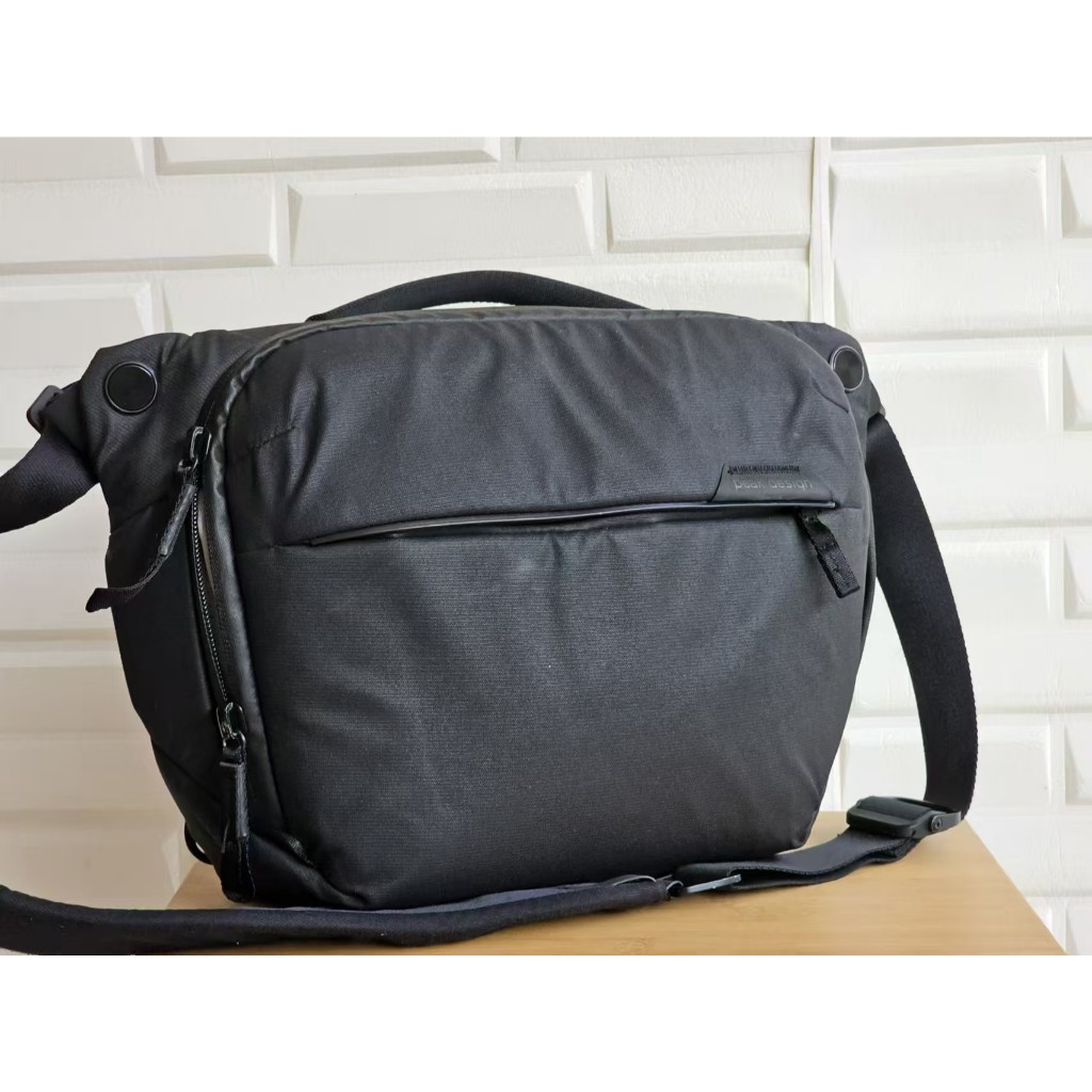 Pre-Owned Peak Design Camera Bag Everyday Sling 6L V2 Black | Shopee ...
