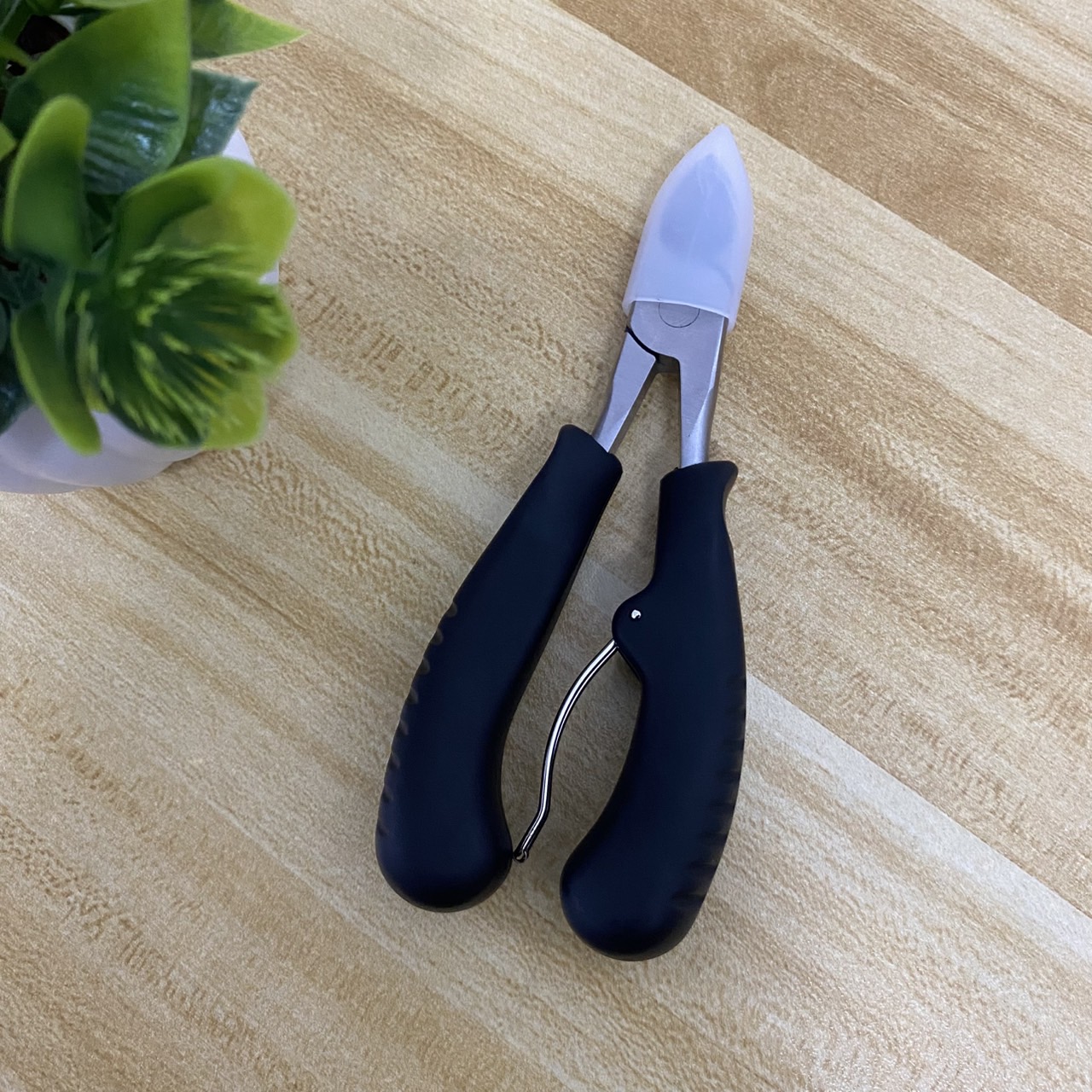 Curved-Mouth Nail Clippers/Nail Clippers Plastic Handle | Shopee ...