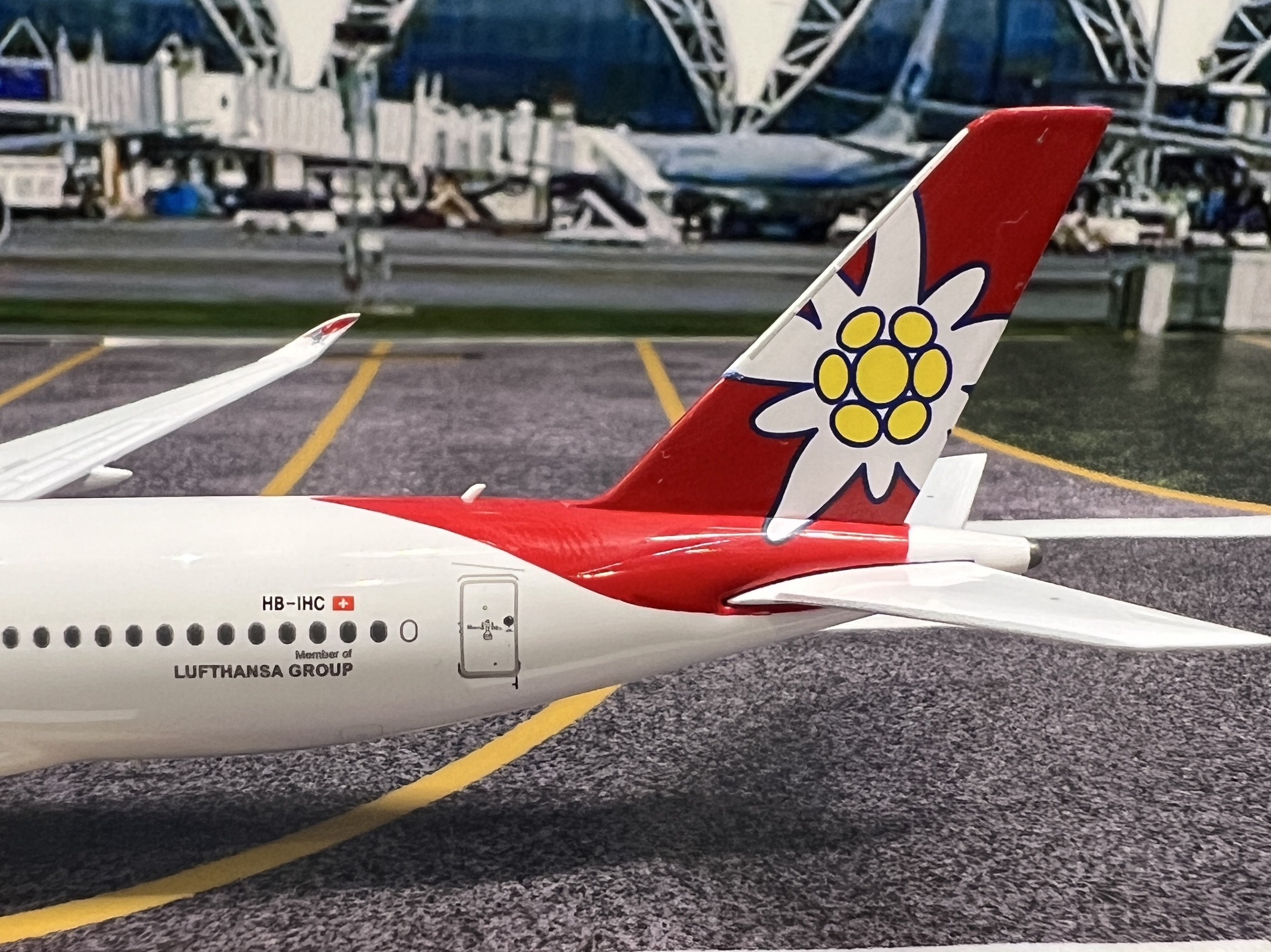 Phoenix Model [11945] 1:400 A350-900 HB-IHC | Shopee Philippines