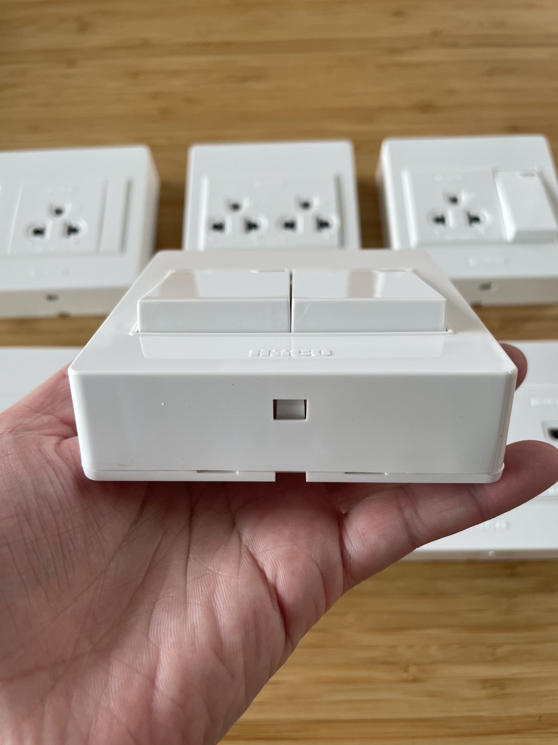 HACO Floating Block Set Light Switch And Socket M+ Series (Block Is ...
