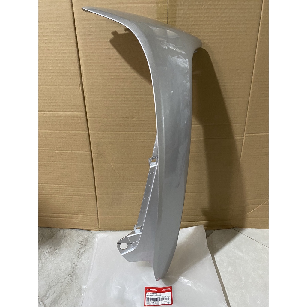Right fairing | Genuine Honda Old Silver Wave Alpha fairing (64430-KEV ...