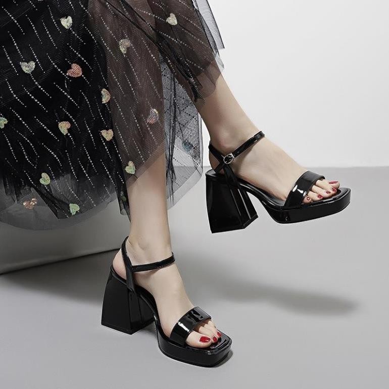 Women's 9p double square heel sandals with horizontal straps and open ...