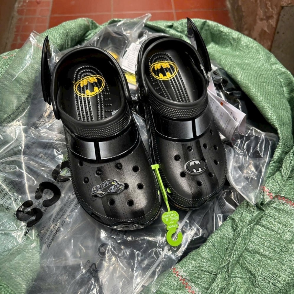 Special edition Crocs Batman sandals | Shopee Philippines