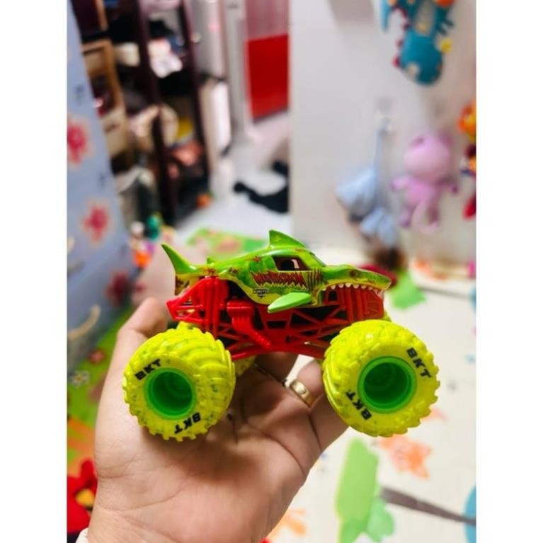 Monster Jam Zombie Invasion Megalodon Die-Cast Monster Truck | Shopee ...