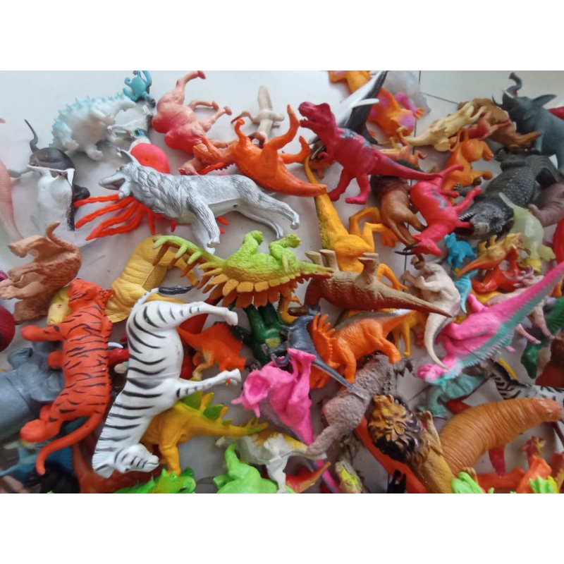 1kg of plastic animals, old plastic animals of all kinds | Shopee ...