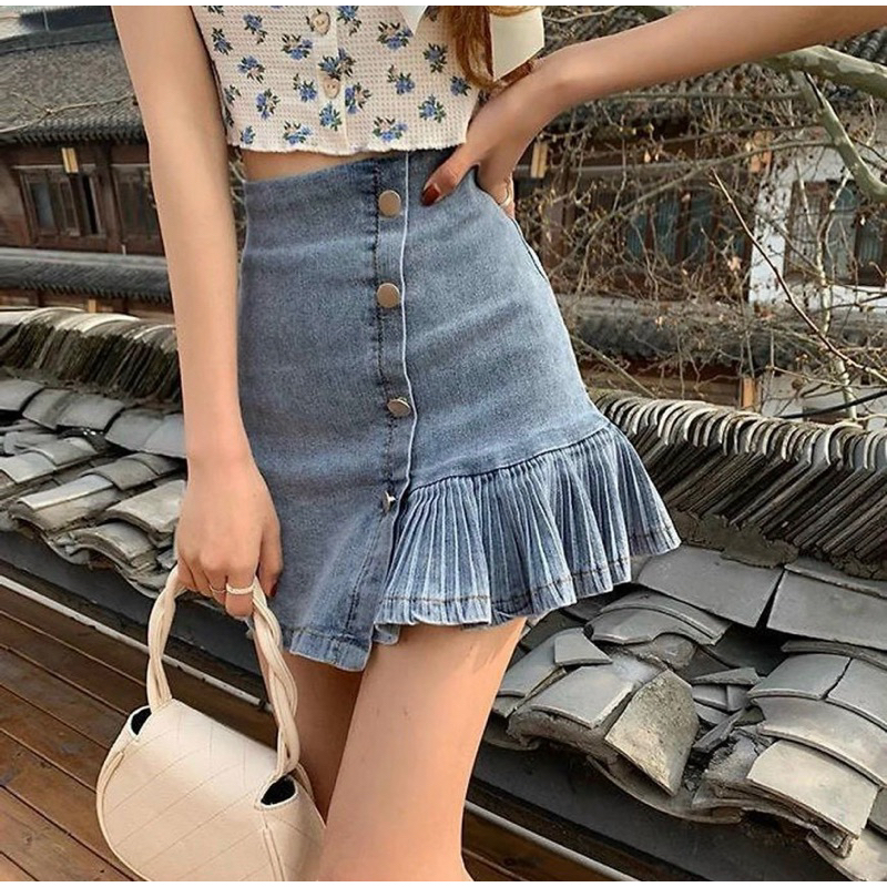 Pleated jean legs with buttons, slim fit, thick and stretchy material ...