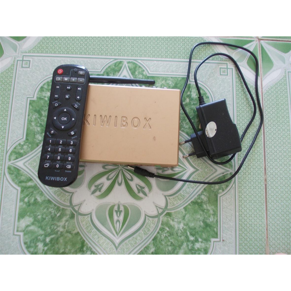 Complete set of Kiwibox S1 TV box (Kiwibox S1 remote control, power ...