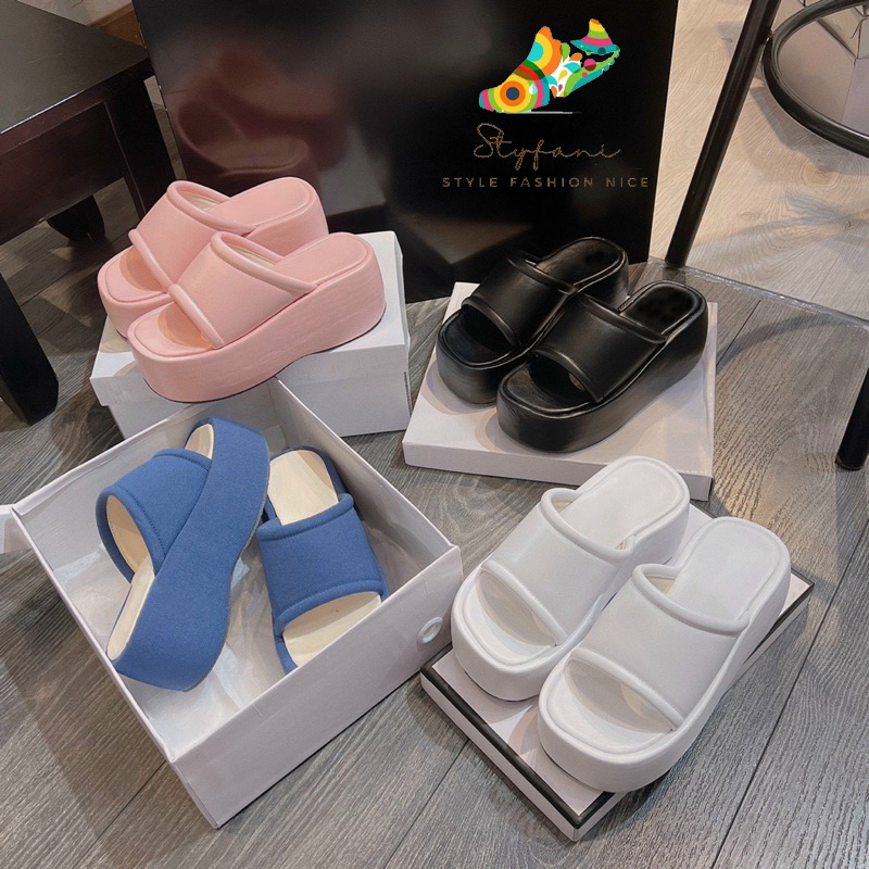 Women Platform Slippers With Horizontal Wide Seam And Puff Straps Super ...