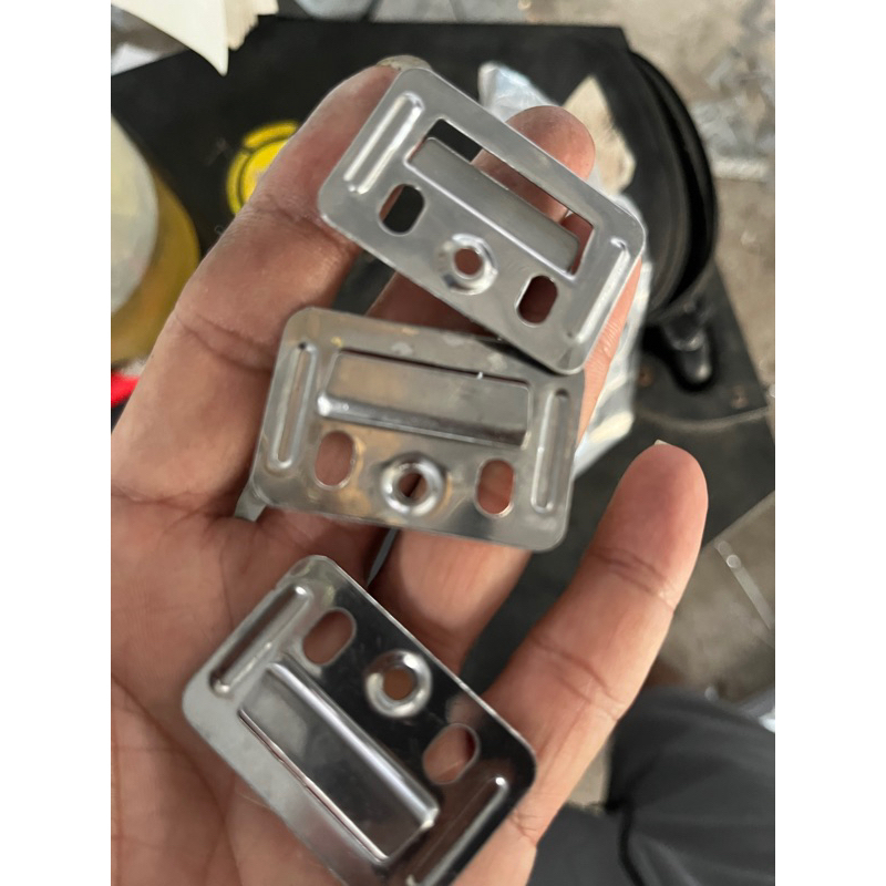 Bag of 100 stainless steel brackets, clamps to connect wooden panels ...