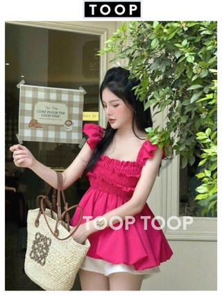 Set of ruffled butterfly sleeves top and high-waisted women's shorts ...