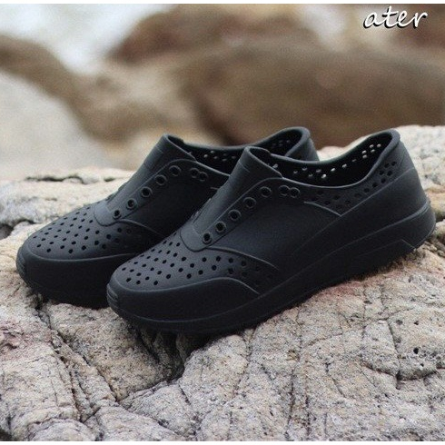 Super light and smooth plastic beach shoes for men and women ...