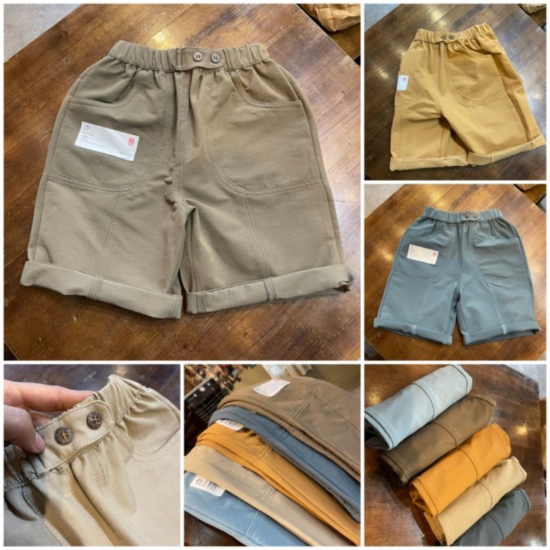 Uniqlo khaki pants are over-the-knee length, soft and cool khaki ...