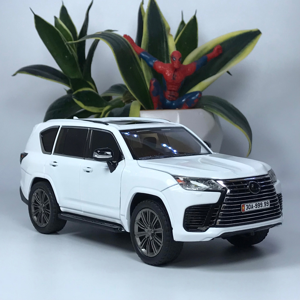Newly launched 1:24 scale alloy Lexus LX600 model with free VIP license ...
