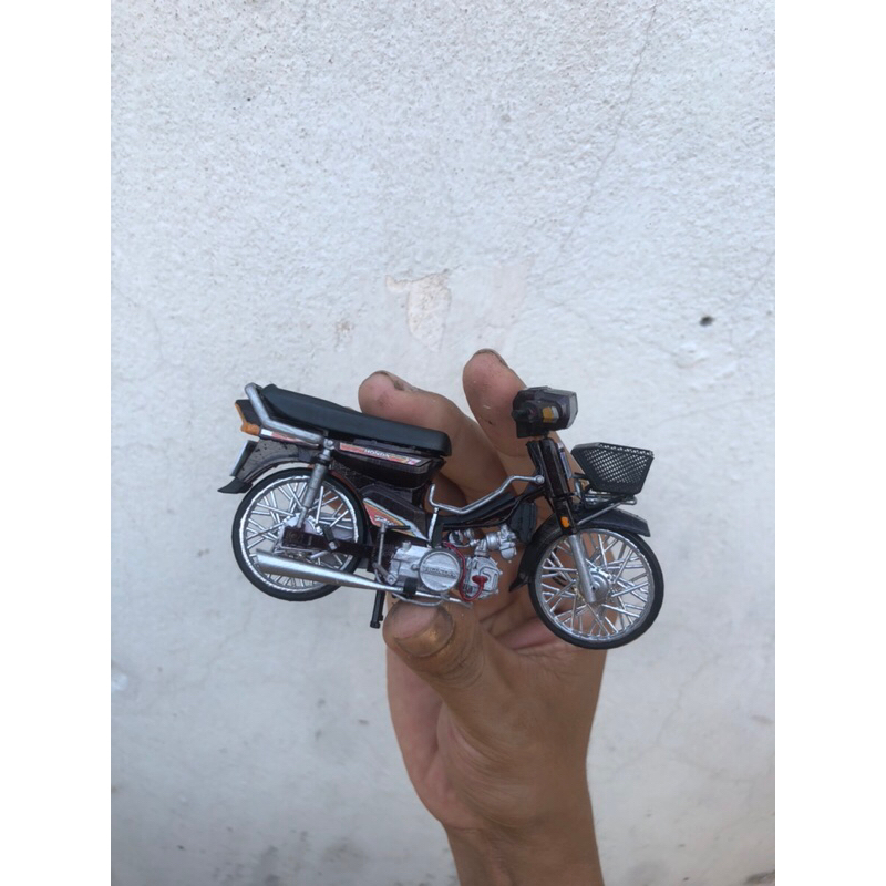 Honda Dream II model 1:18 scale | Scale 1:18 | Shopee Philippines